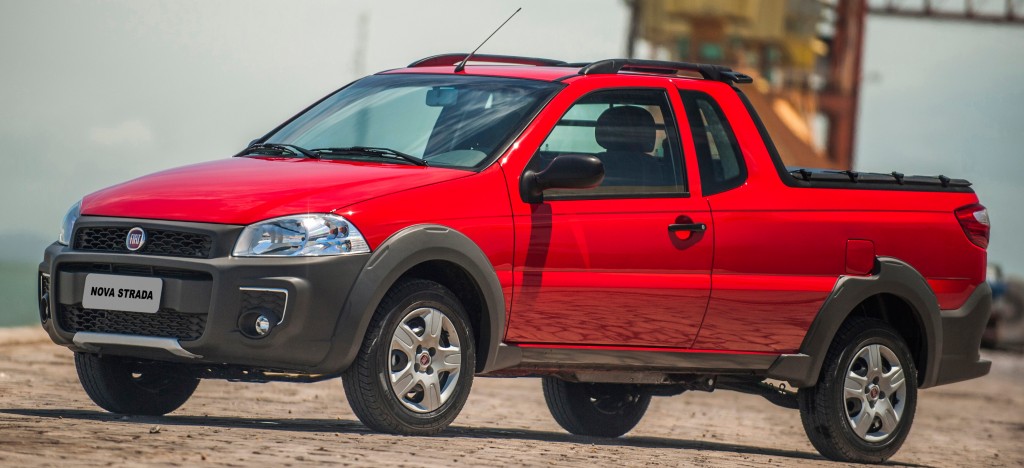 Fiat Strada 2014 tem novo visual traseiro e carroceria Cabine Dupla com ...